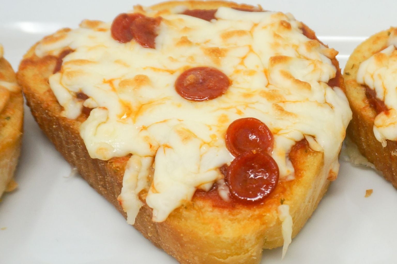 Air Fryer Garlic Toast Pizzas - Grace Like Rain Blog
