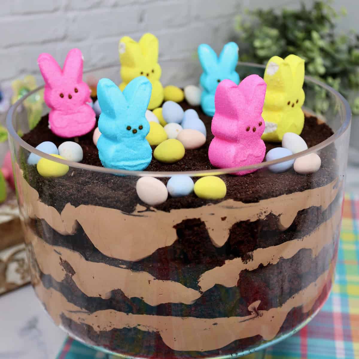 Easter Dirt Cake Trifle with Peeps (Easy Layered Easter Dessert ...