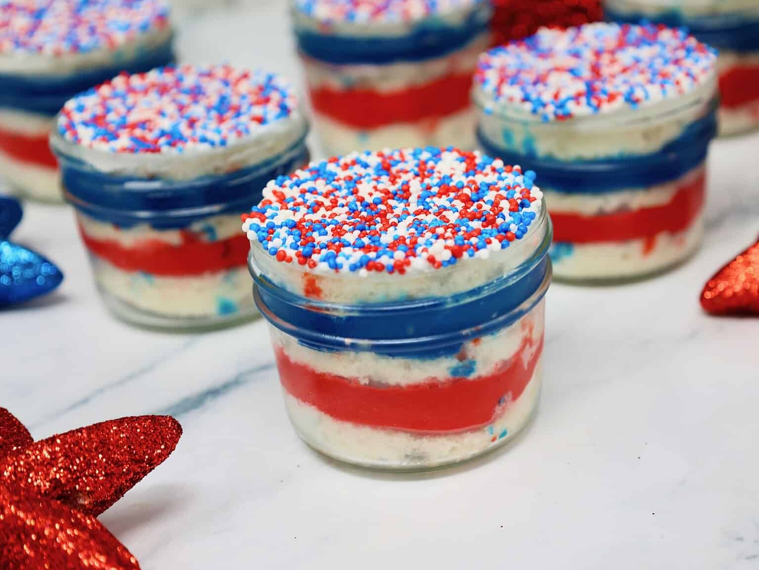 Patriotic Dot Cakes (The Viral Dessert Trend with a Red, White and Blue ...